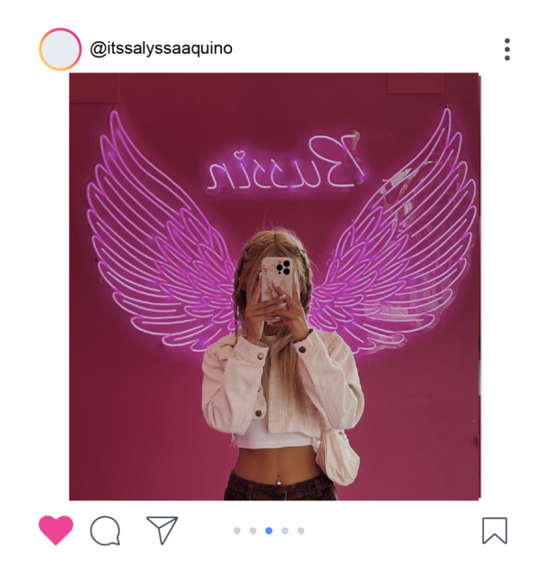 Gourmet Burgers, Waffles, Desserts & Flavorful Shakes | Bussin